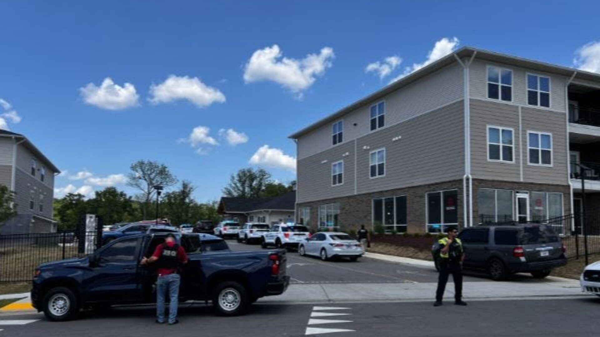 Nashville Officer Injured in Shootout with Murder Suspect (VIDEO)